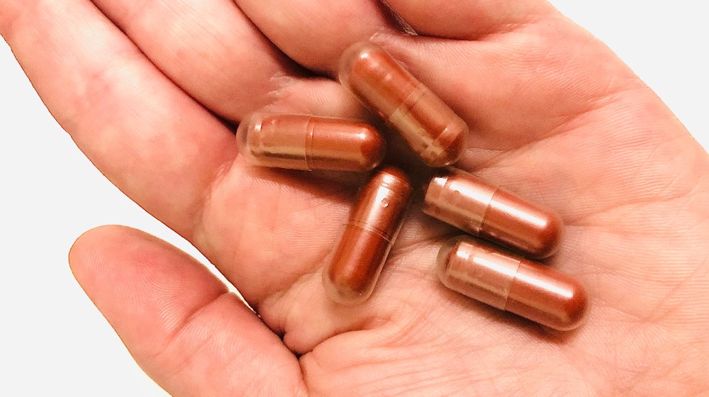 Transplantul de microbiotă fecală prin capsule are o eficiență similară ...