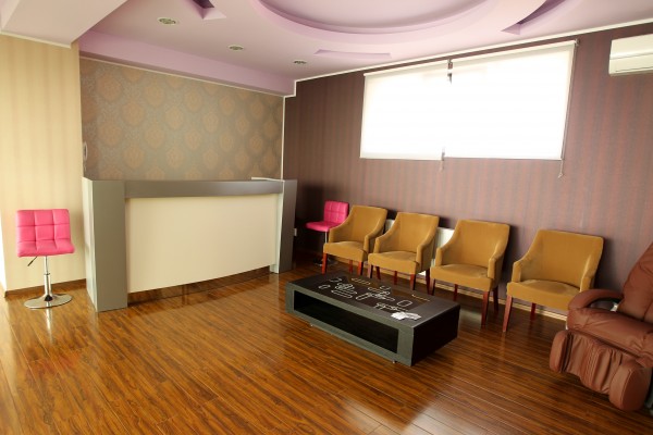 HOUSTON DENTAL CLINIC ANGAJEAZA MEDICI STOMATOLOGI PREF. CU PACIENTI ...